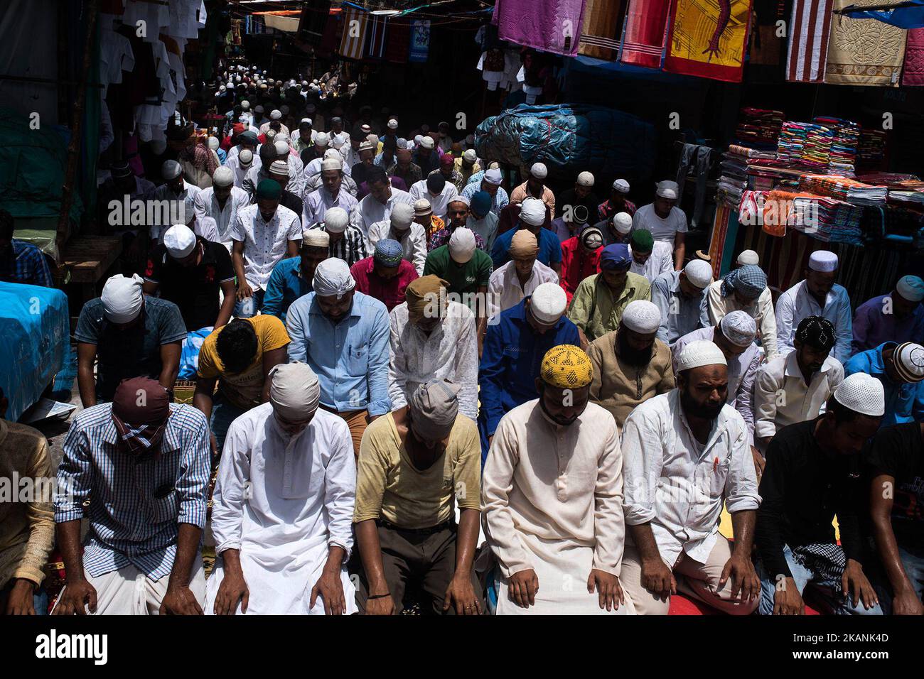 Namaz prayer in kolkata hi-res stock photography and images - Alamy