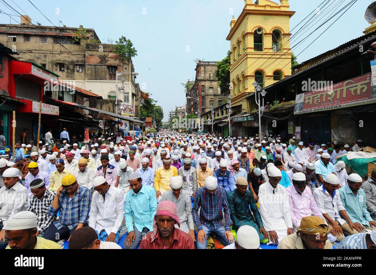 Kolkata road hi-res stock photography and images - Alamy
