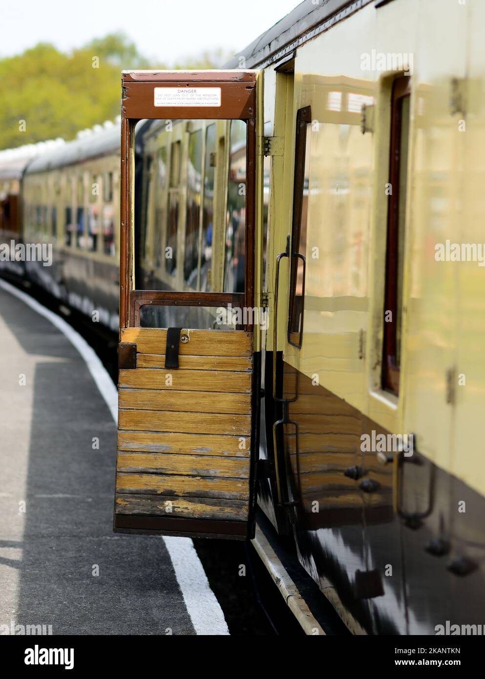 Vintage railway carriage door hi-res stock photography and images - Alamy