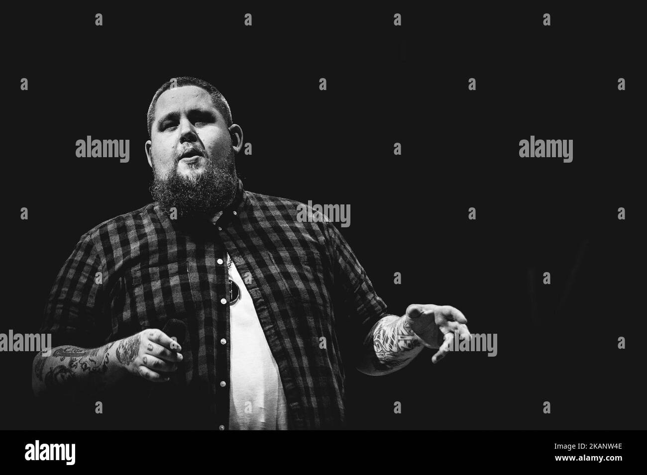Ragnbone man singer Black and White Stock Photos & Images - Alamy