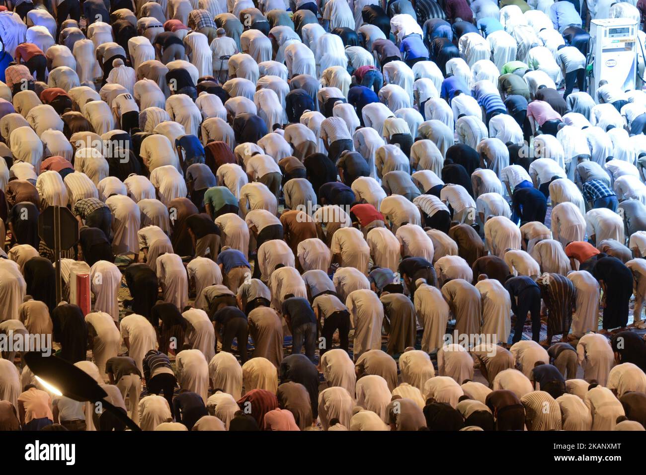Moroccan worshipers perform the last 'Tarawih' prayer during the ...