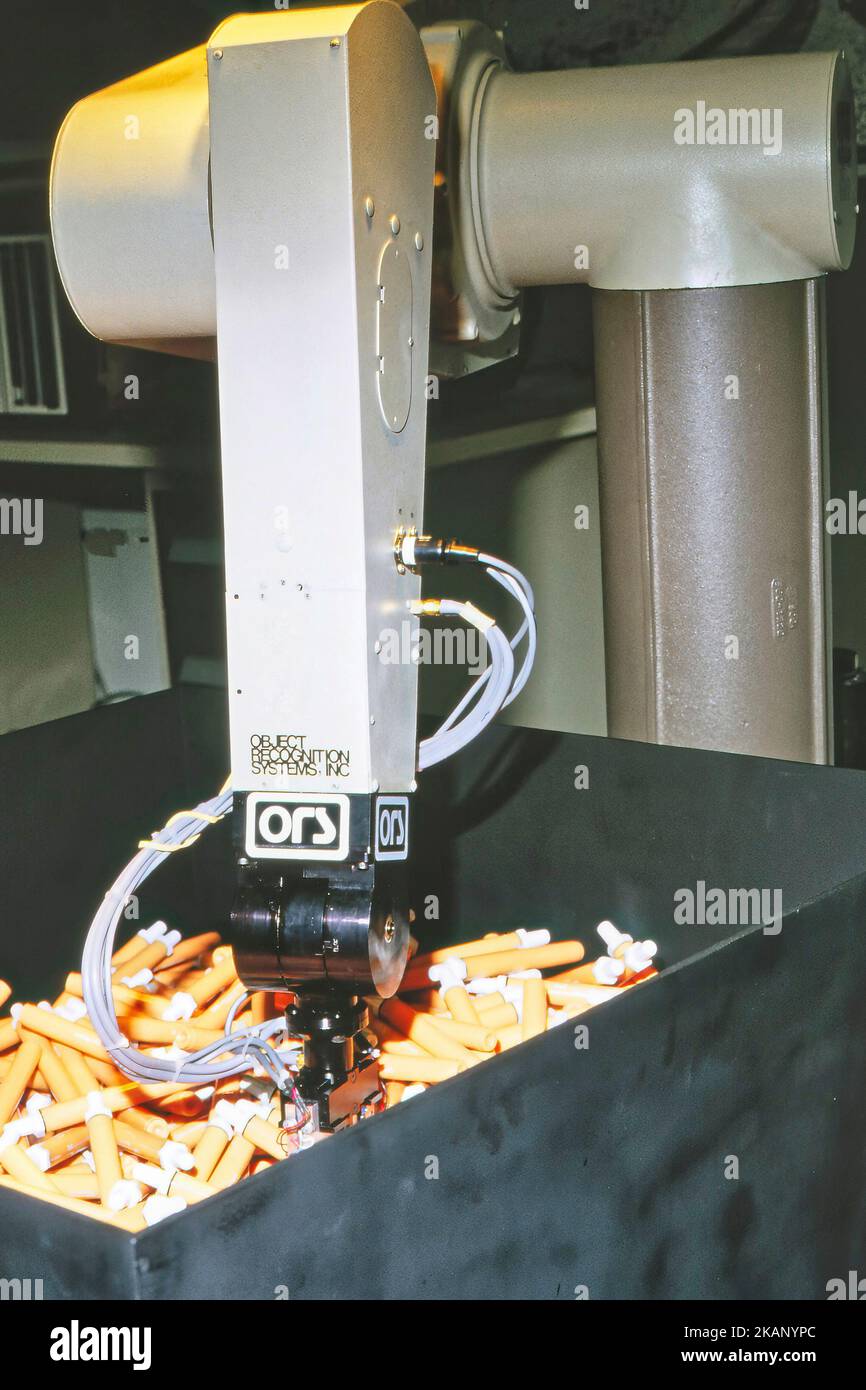 Optical Recognition System Robotic Arm 1982 - early robotics and ...