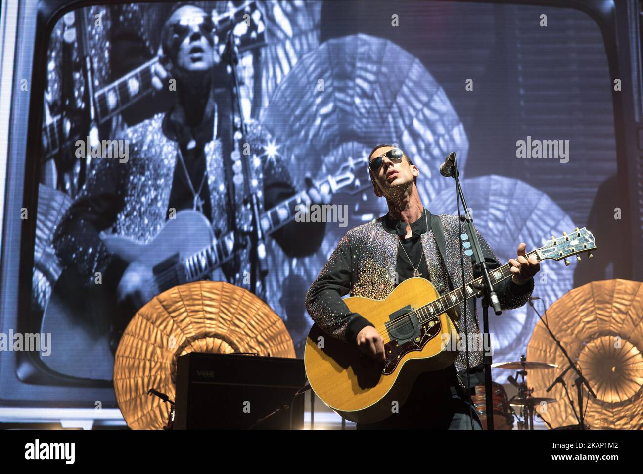 Lead singer of the verve hi-res stock photography and images - Alamy