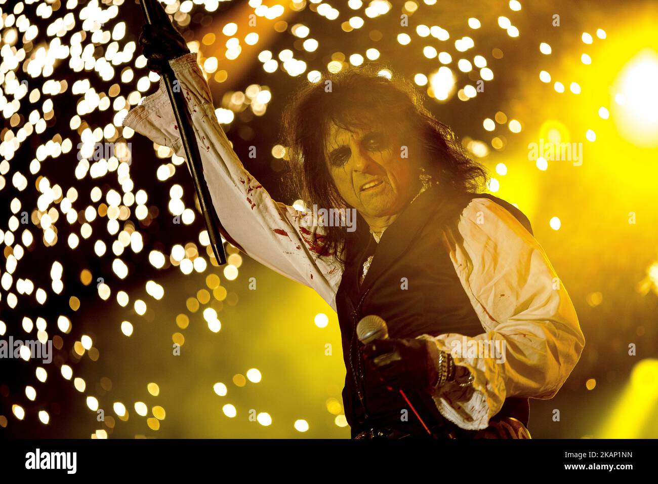 Alice cooper singer hi-res stock photography and images - Alamy