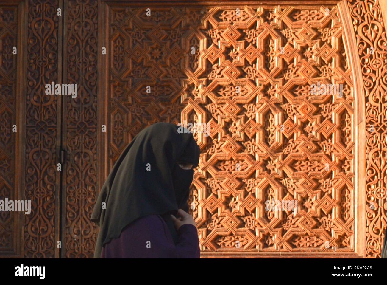 News burka hi-res stock photography and images - Alamy