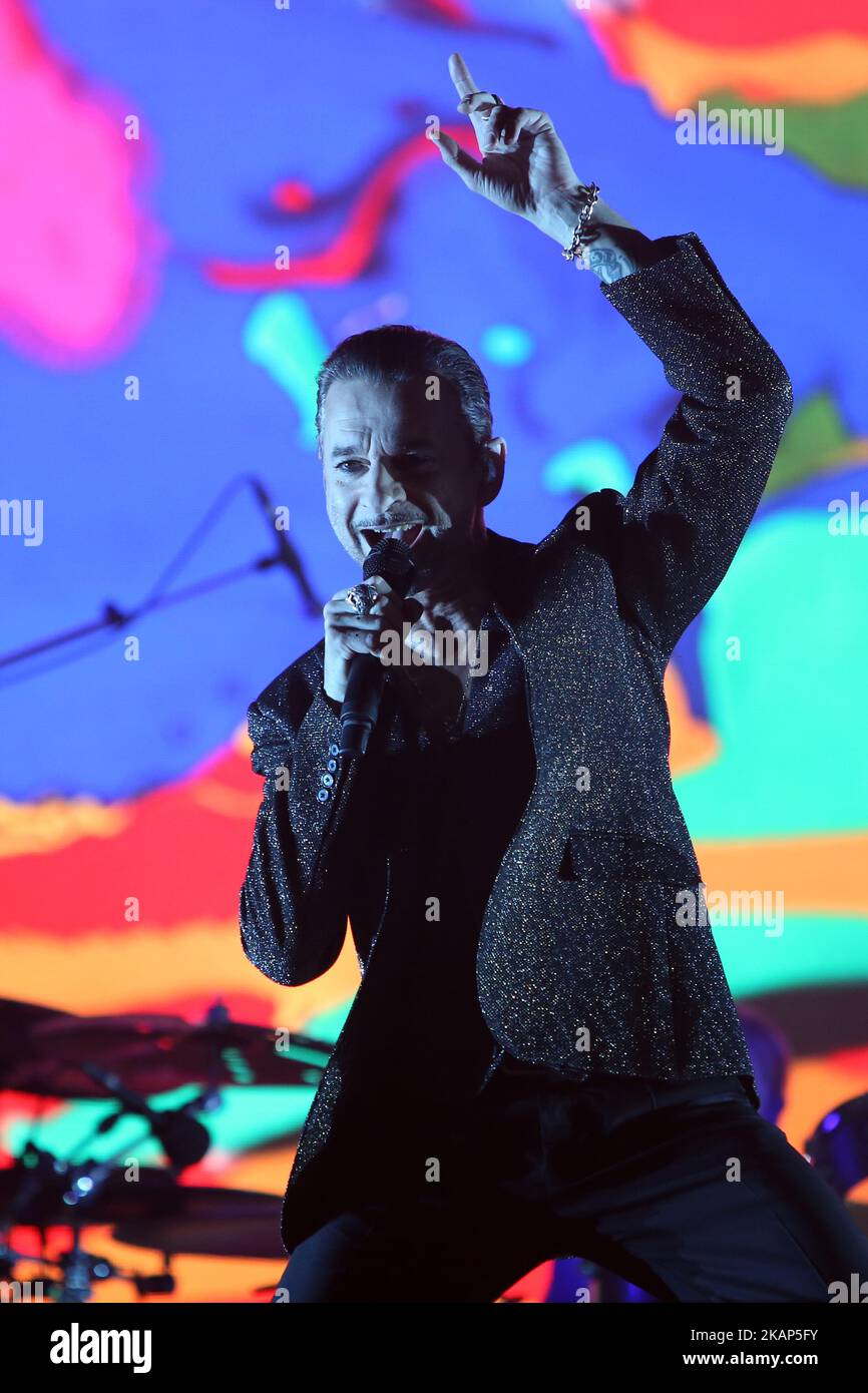 Singer dave gahan depeche mode hi-res stock photography and images - Alamy