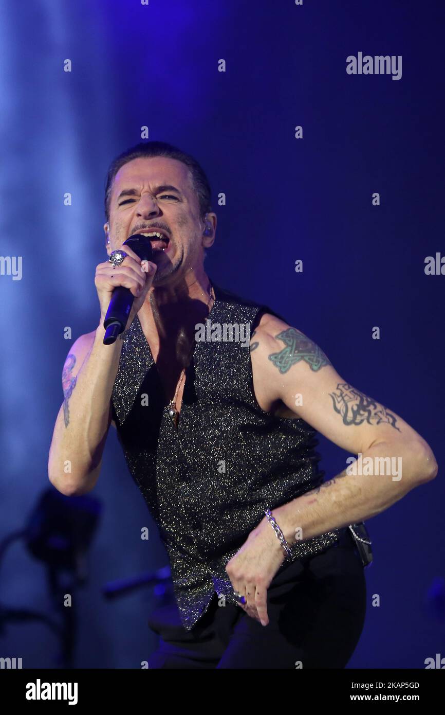 Lead singer of depeche mode hi-res stock photography and images - Alamy
