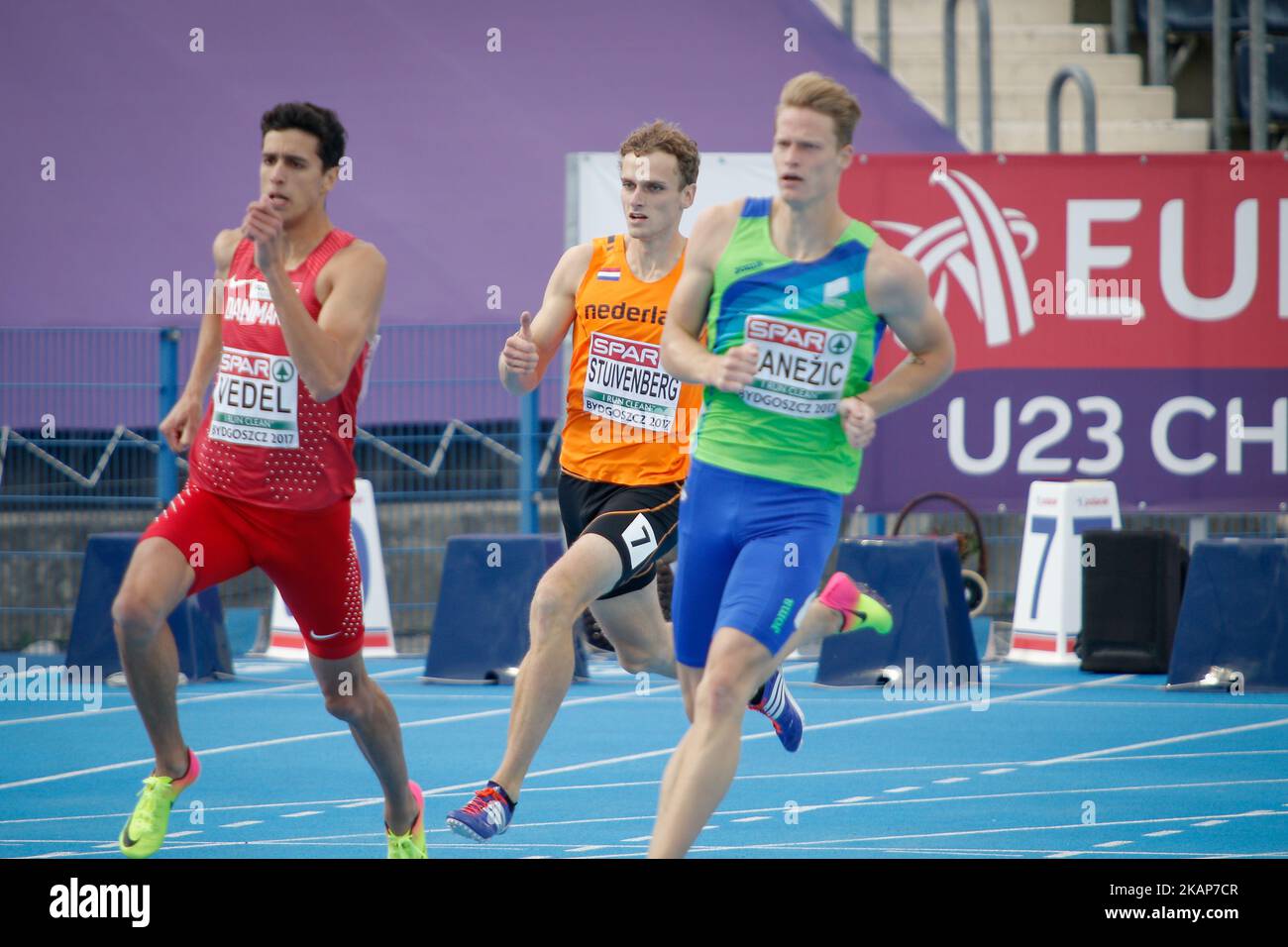 Mens 400 meter hi-res stock photography and images - Alamy