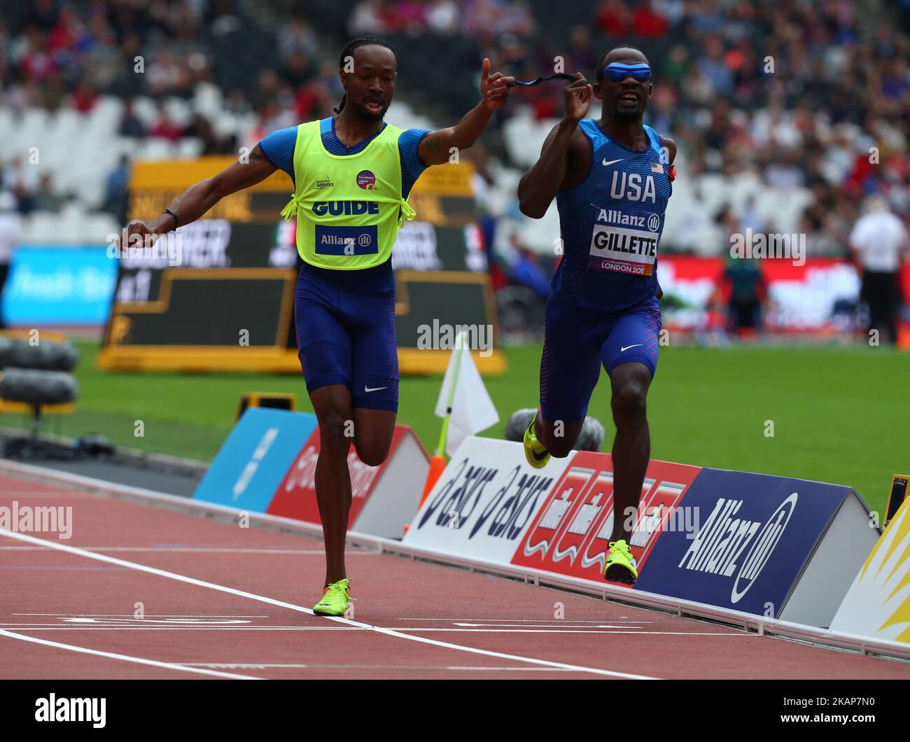 Mens t11 100m heat 1 hi-res stock photography and images - Alamy