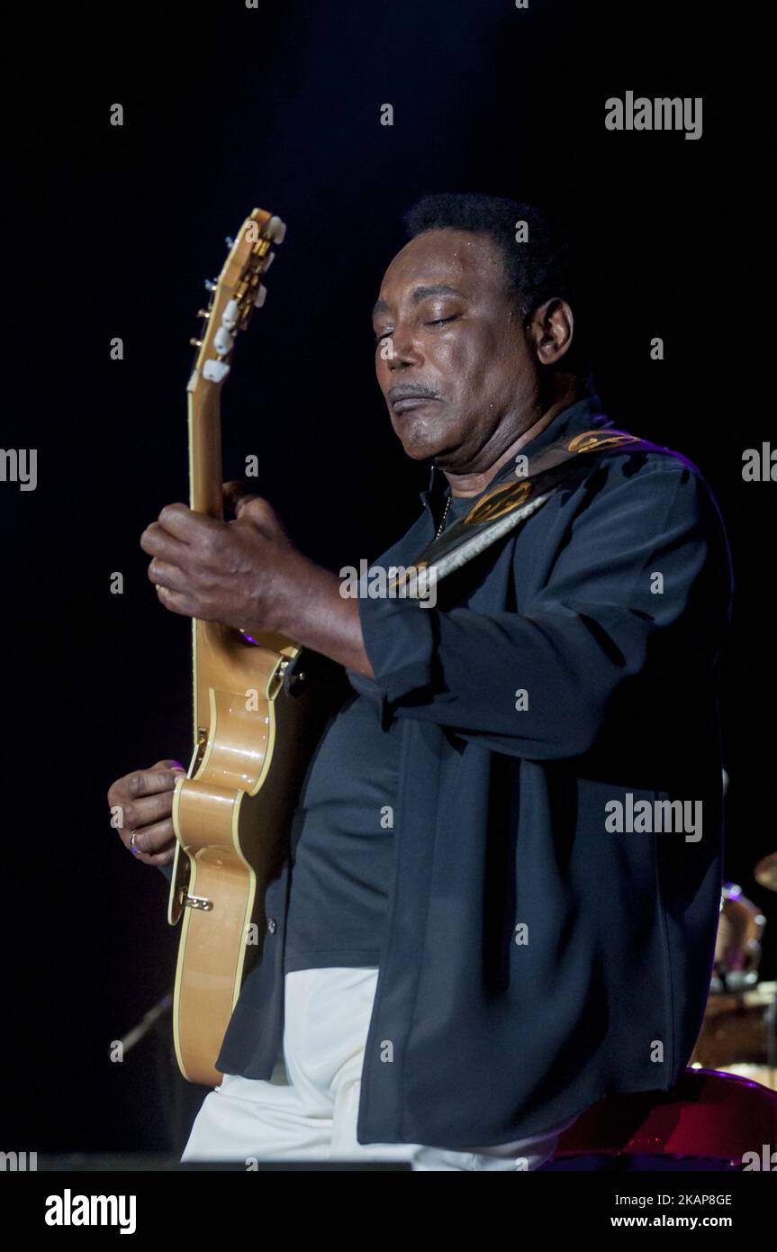 George Benson, American musician, guitarist and singer-songwriter ...