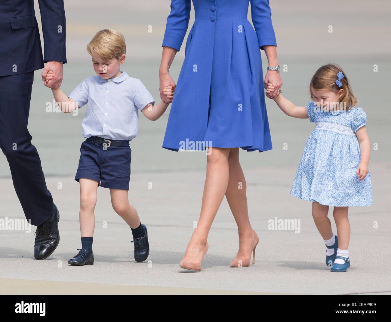 Catherine duchess cambridge plane hi-res stock photography and images ...