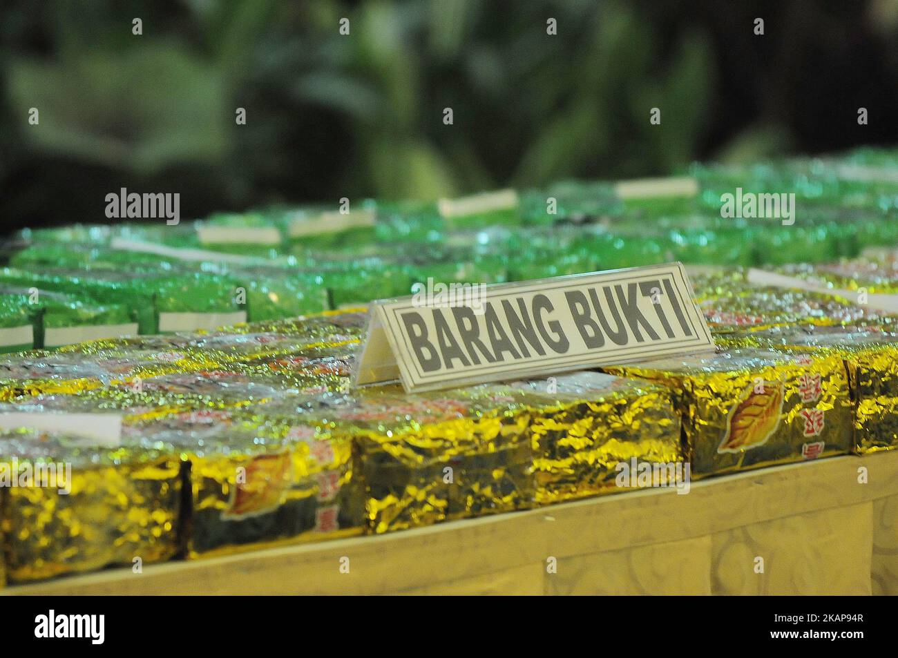 Indonesian police show evidence of 1000 Kilograms of crystal ...