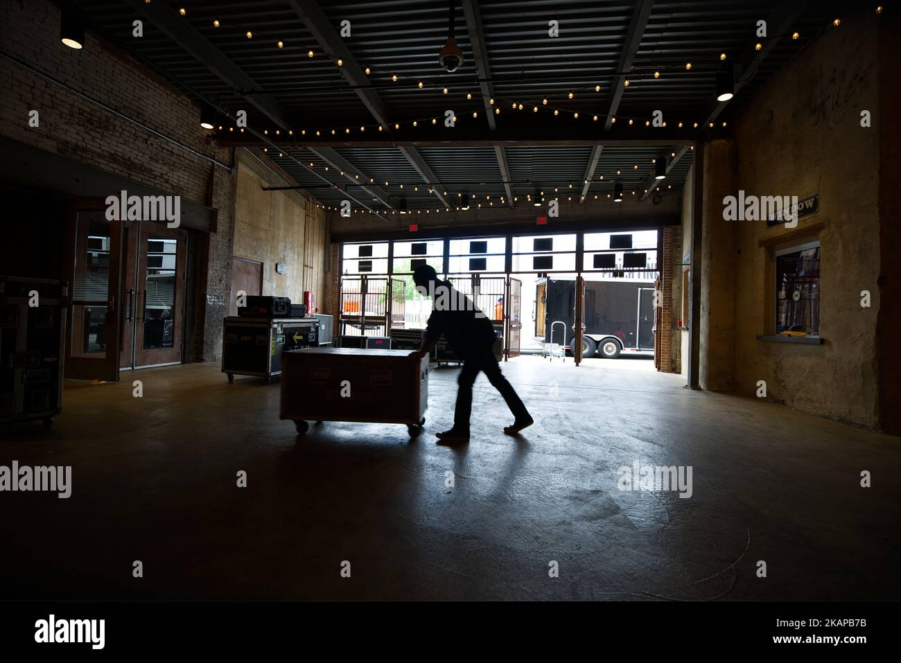 Stagehands hi-res stock photography and images - Alamy