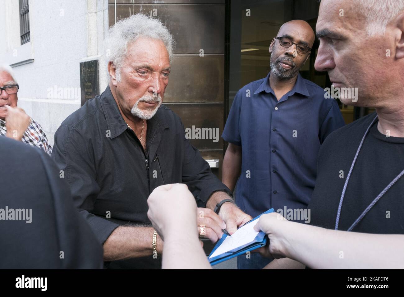 Singer tom jones hi-res stock photography and images - Alamy