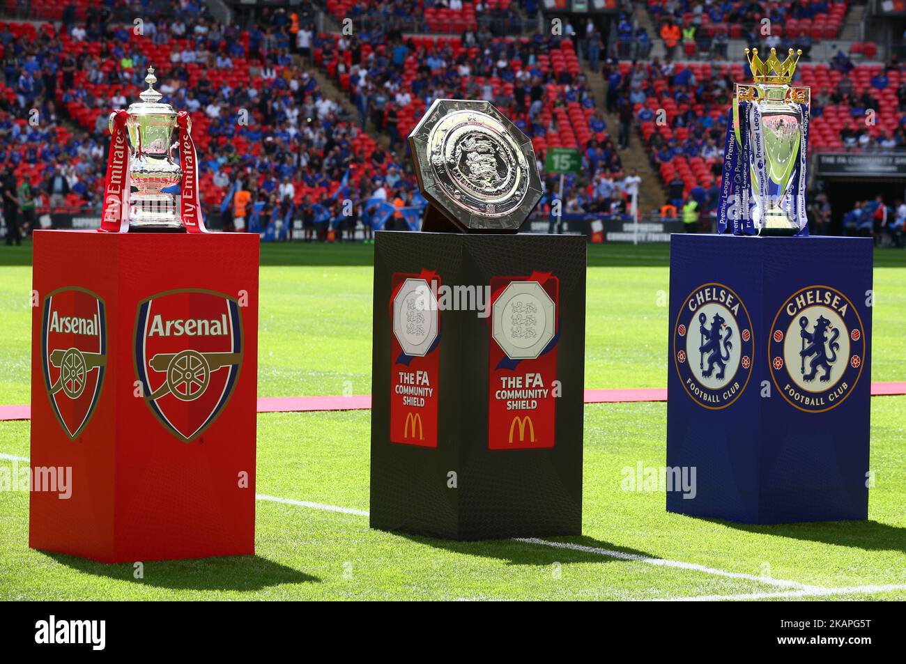Chelsea community shield trophy hi-res stock photography and images - Alamy