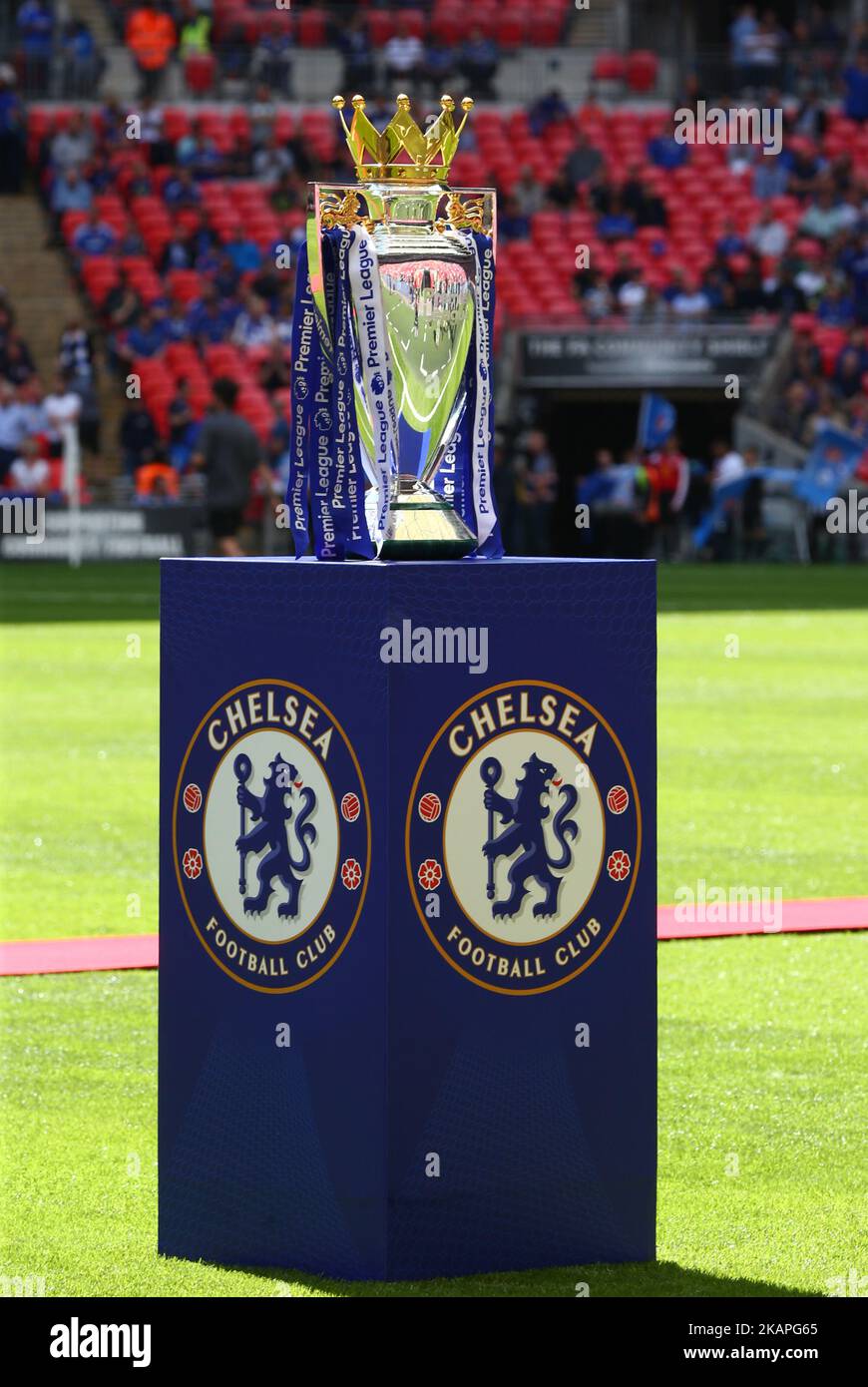 Chelsea premier league trophy hi-res stock photography and images - Alamy