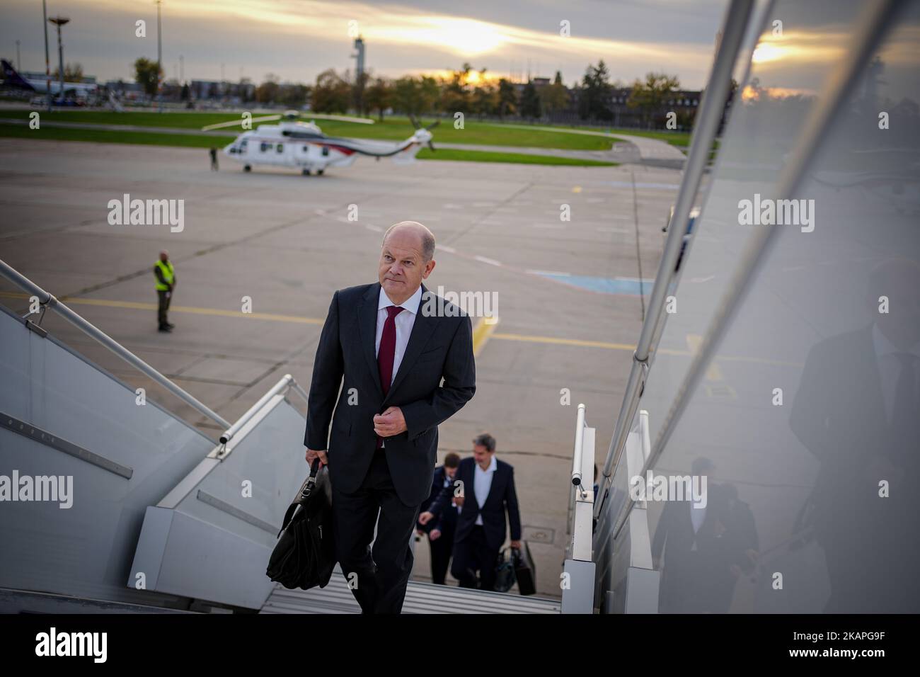 03 November 2022, Brandenburg, Schönefeld: German Chancellor Olaf ...