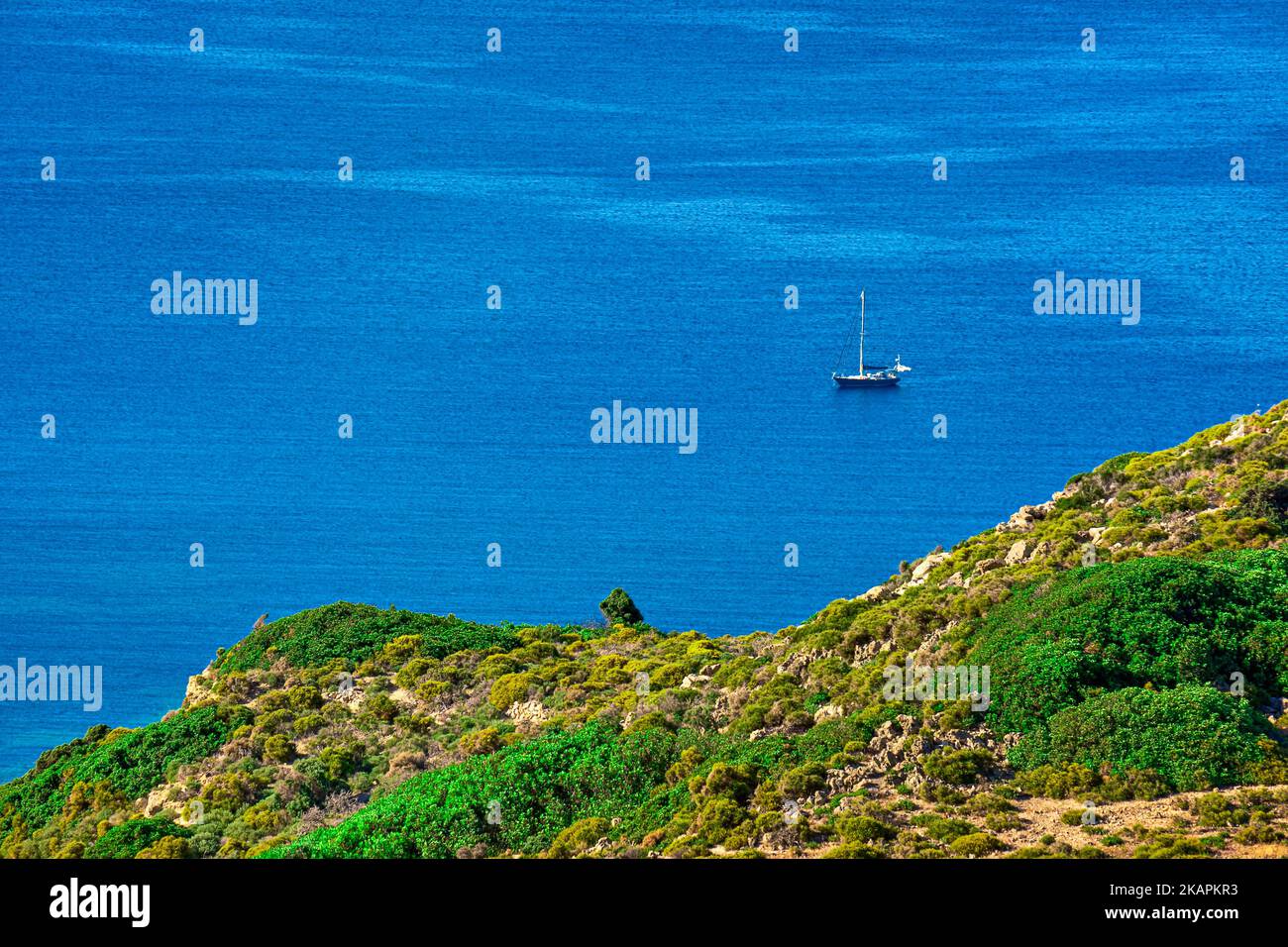Aerial single sail boat sailing hi-res stock photography and images - Alamy