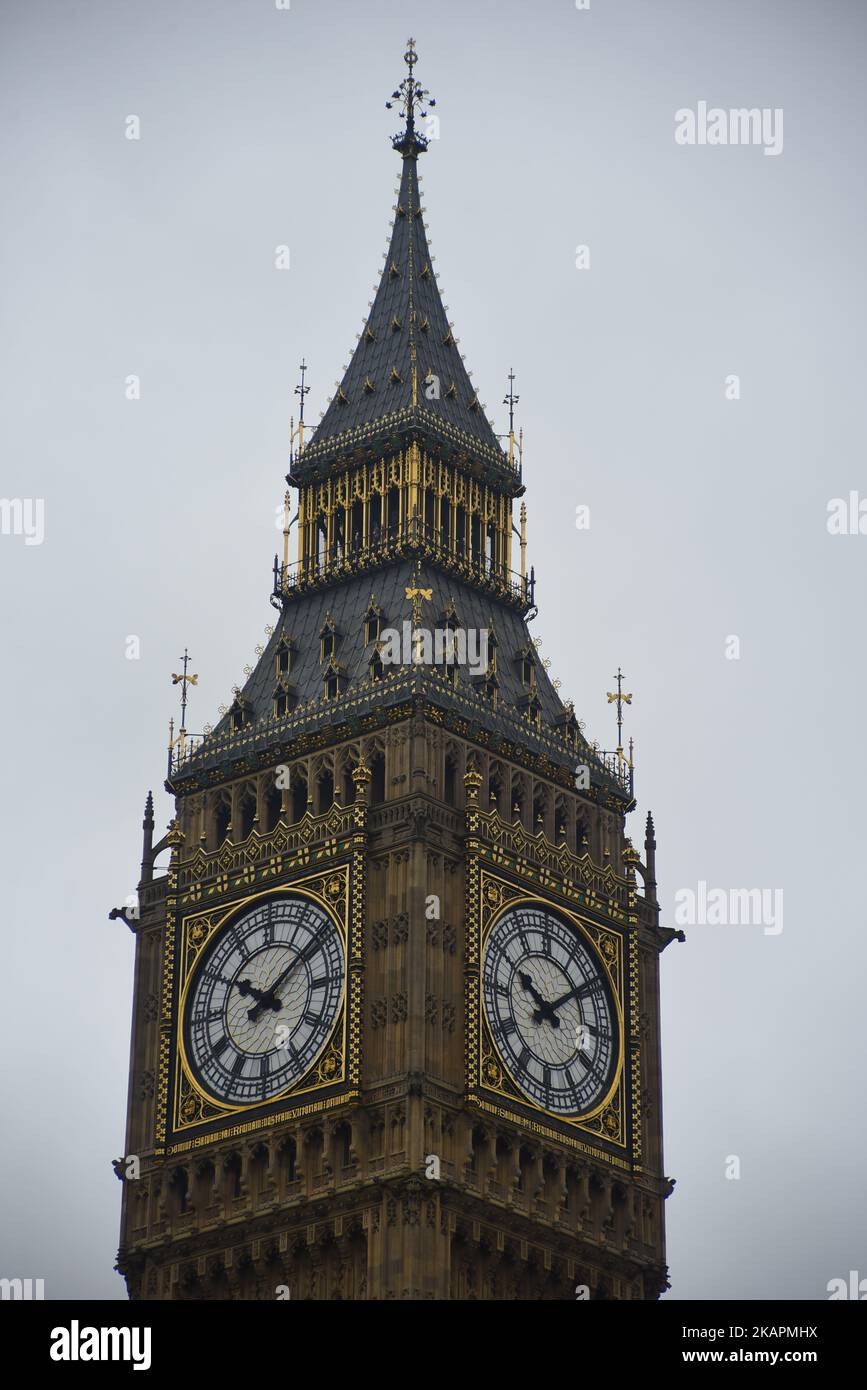 People gathered at Parliament Square to hear the Big Ben's world famous ...