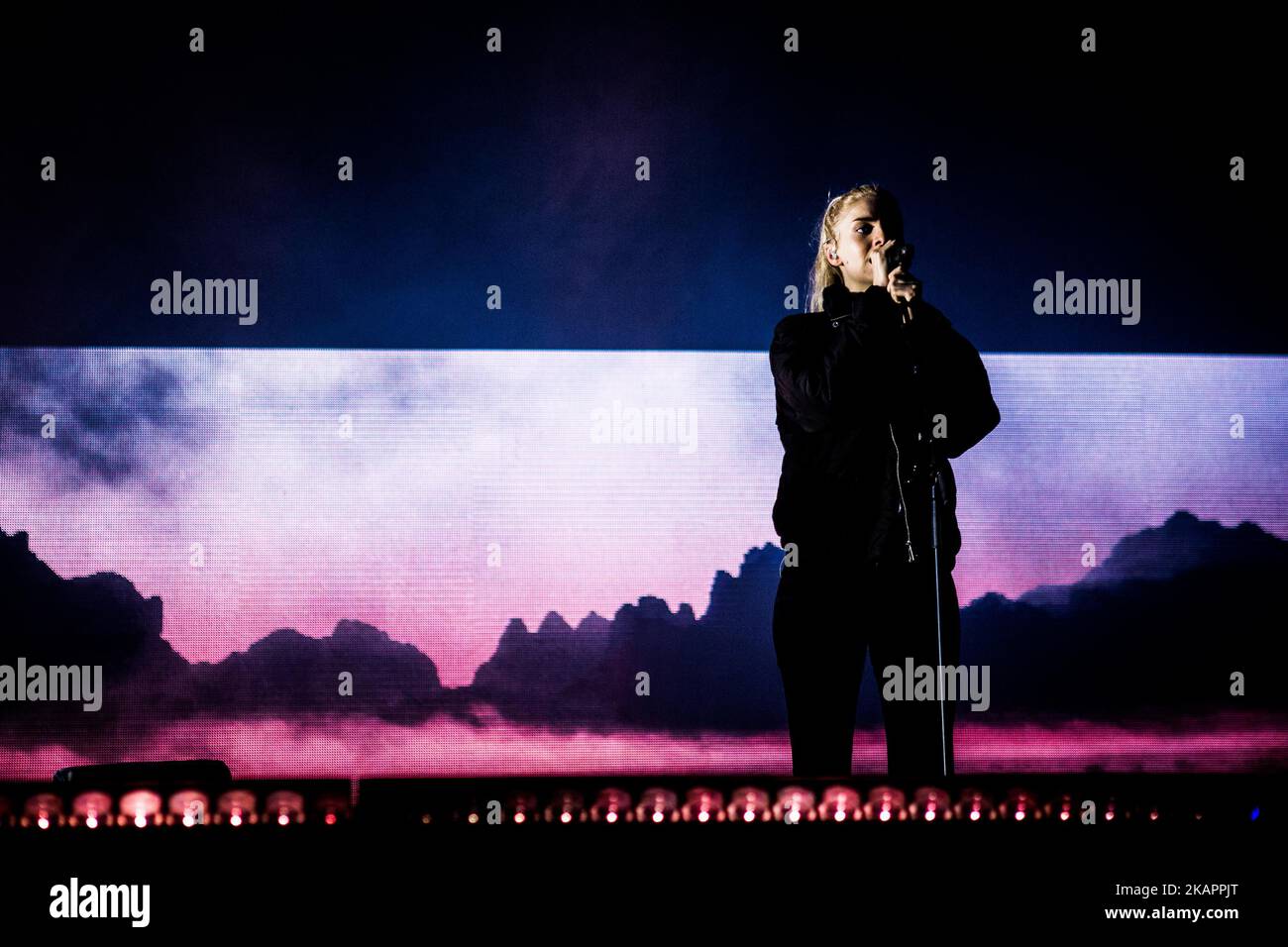 Hannah Reid of the british indie pop trio London Grammar performing ...