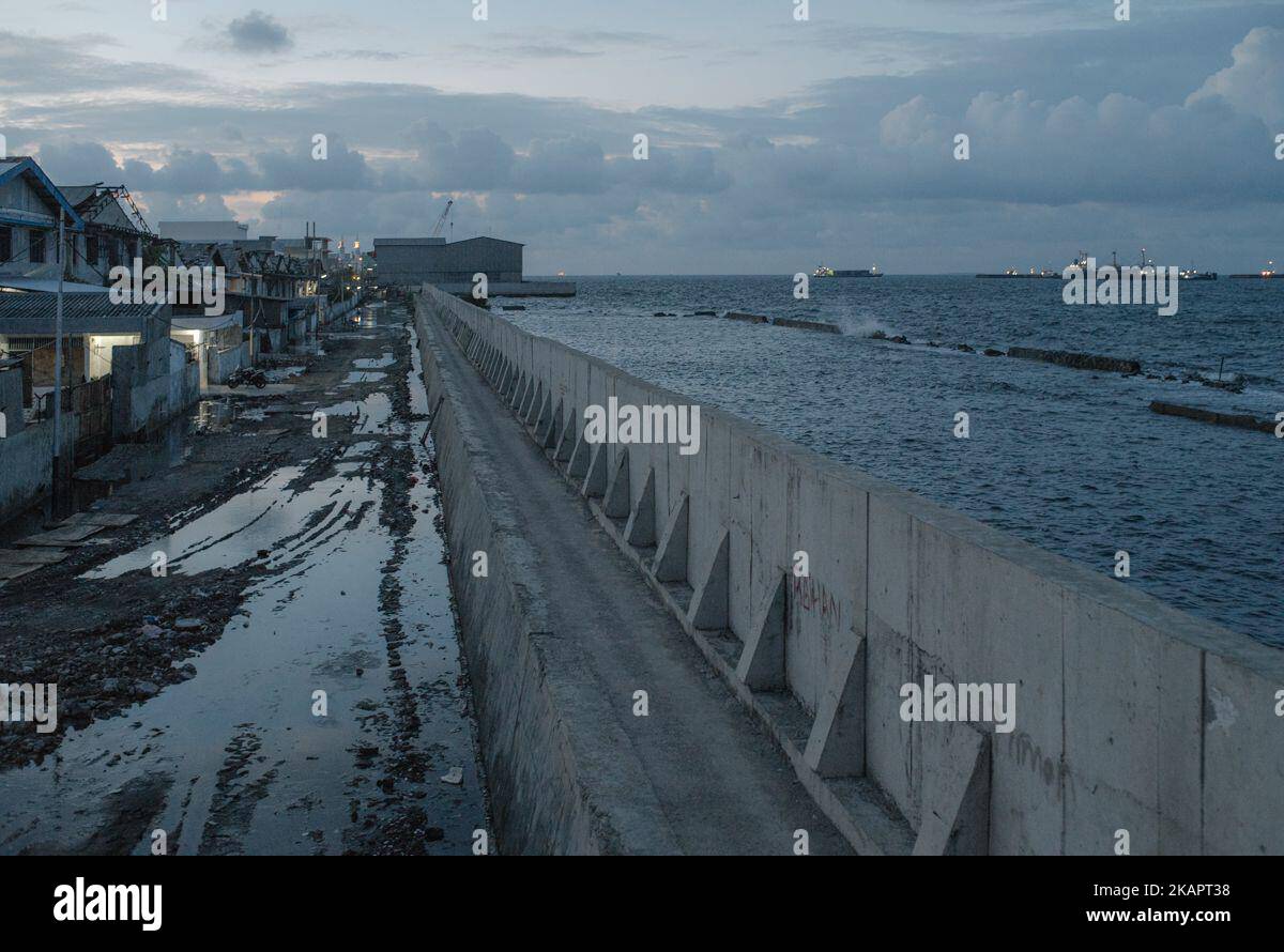 Giant sea wall jakarta hi-res stock photography and images - Alamy