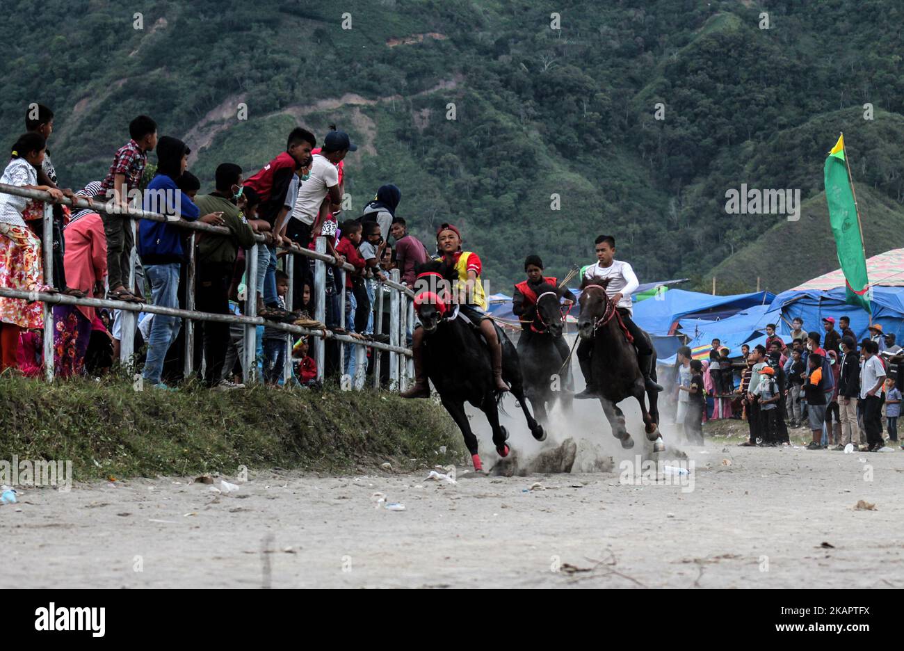 Gayo people hi-res stock photography and images - Alamy