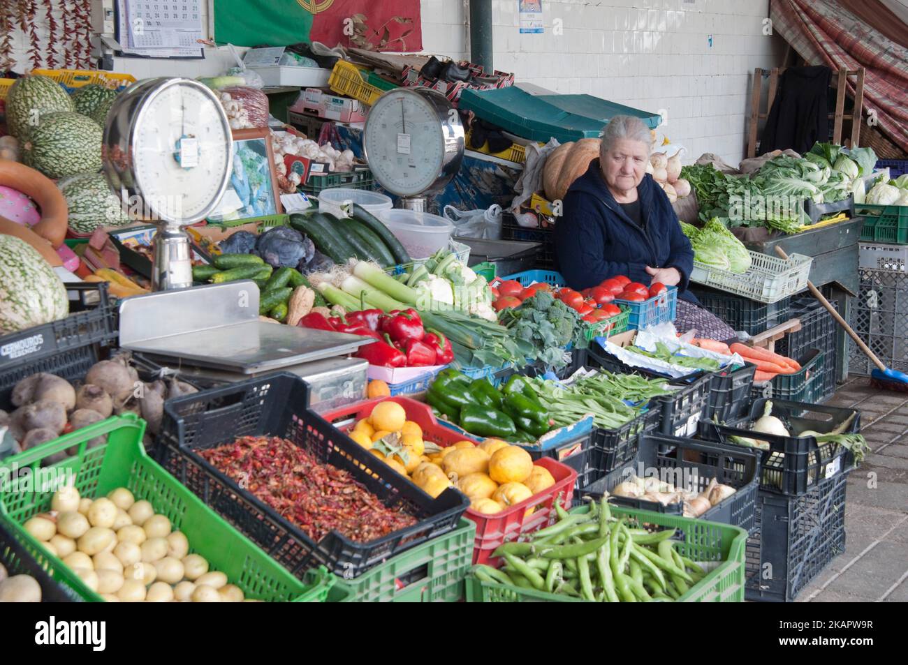 Old lady selling hi-res stock photography and images - Alamy