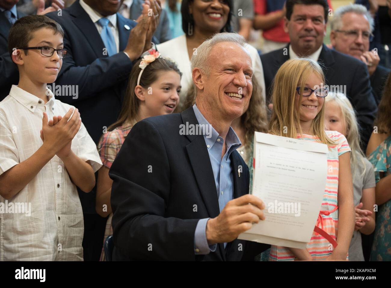 Illinois Gov. Bruce Rauner signs education funding reform bill SB 1947 ...