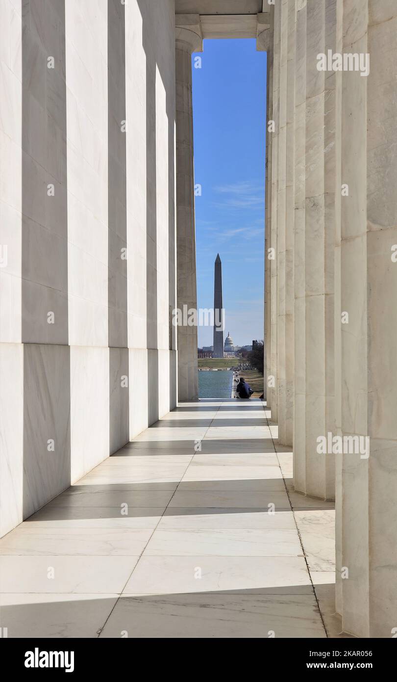 Side view of the lincoln memorial hi-res stock photography and images ...