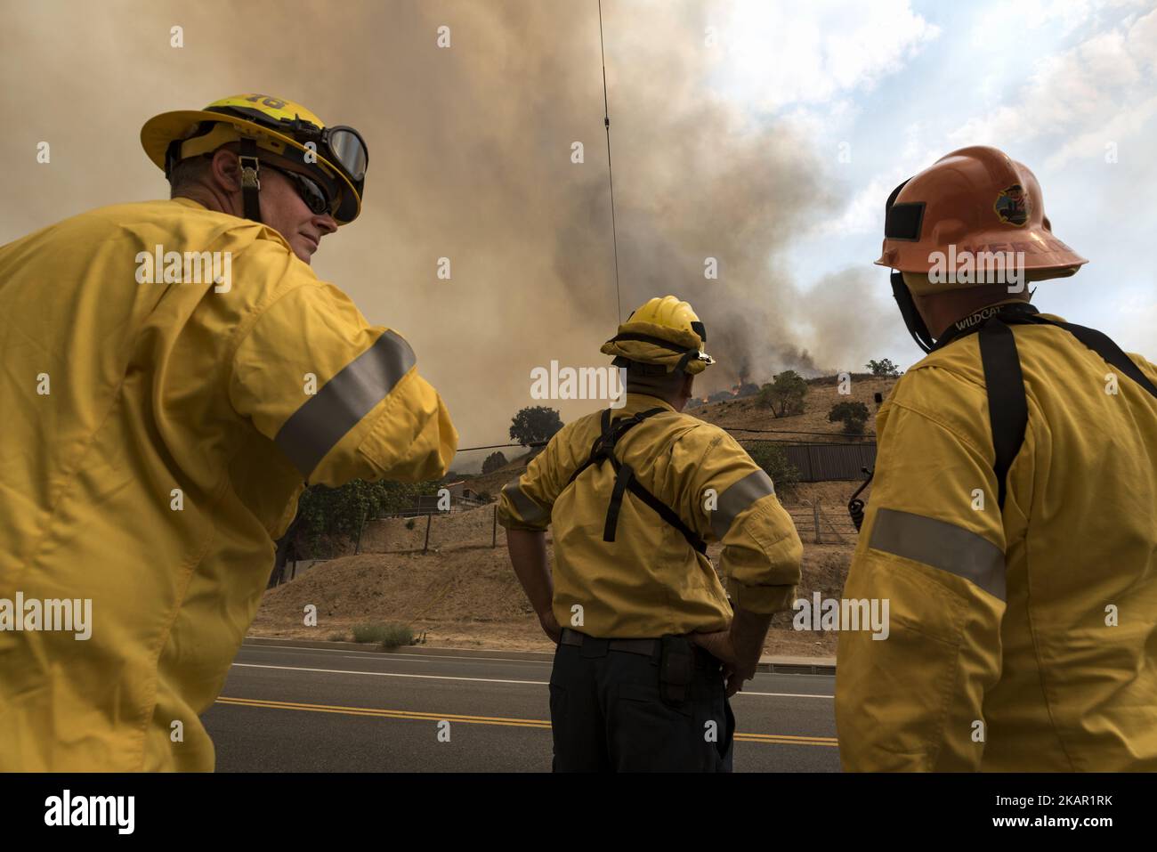 Firefighters keeping an eye on the La Tuna Canyon fire in Los Angeles ...