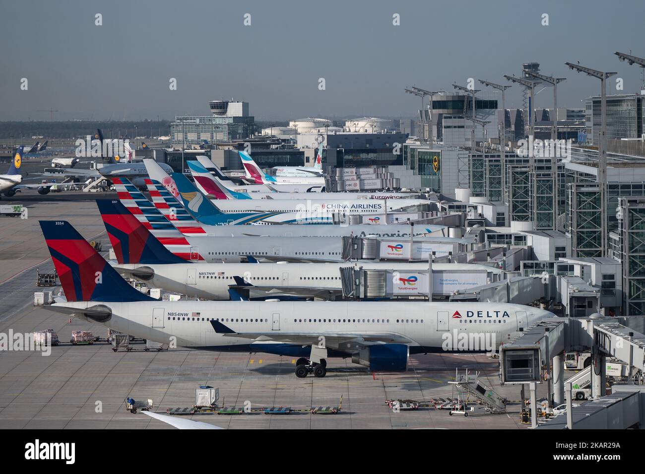 03 November 2022, Hessen, Frankfurt/Main: An Airbus A330-200 of the ...