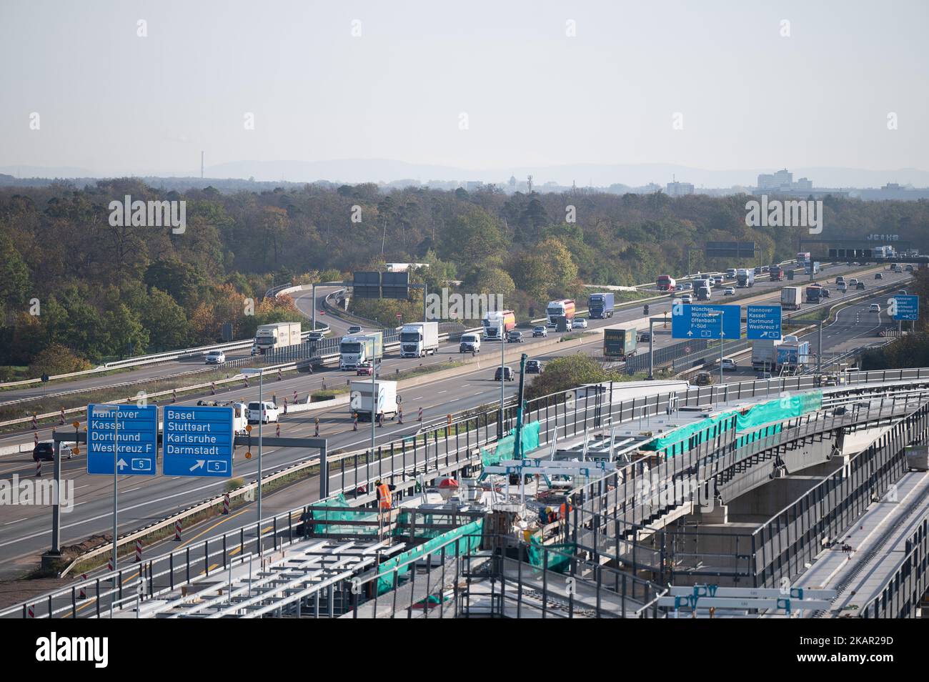 03 November 2022, Hessen, Frankfurt/Main: Cars and trucks drive past ...