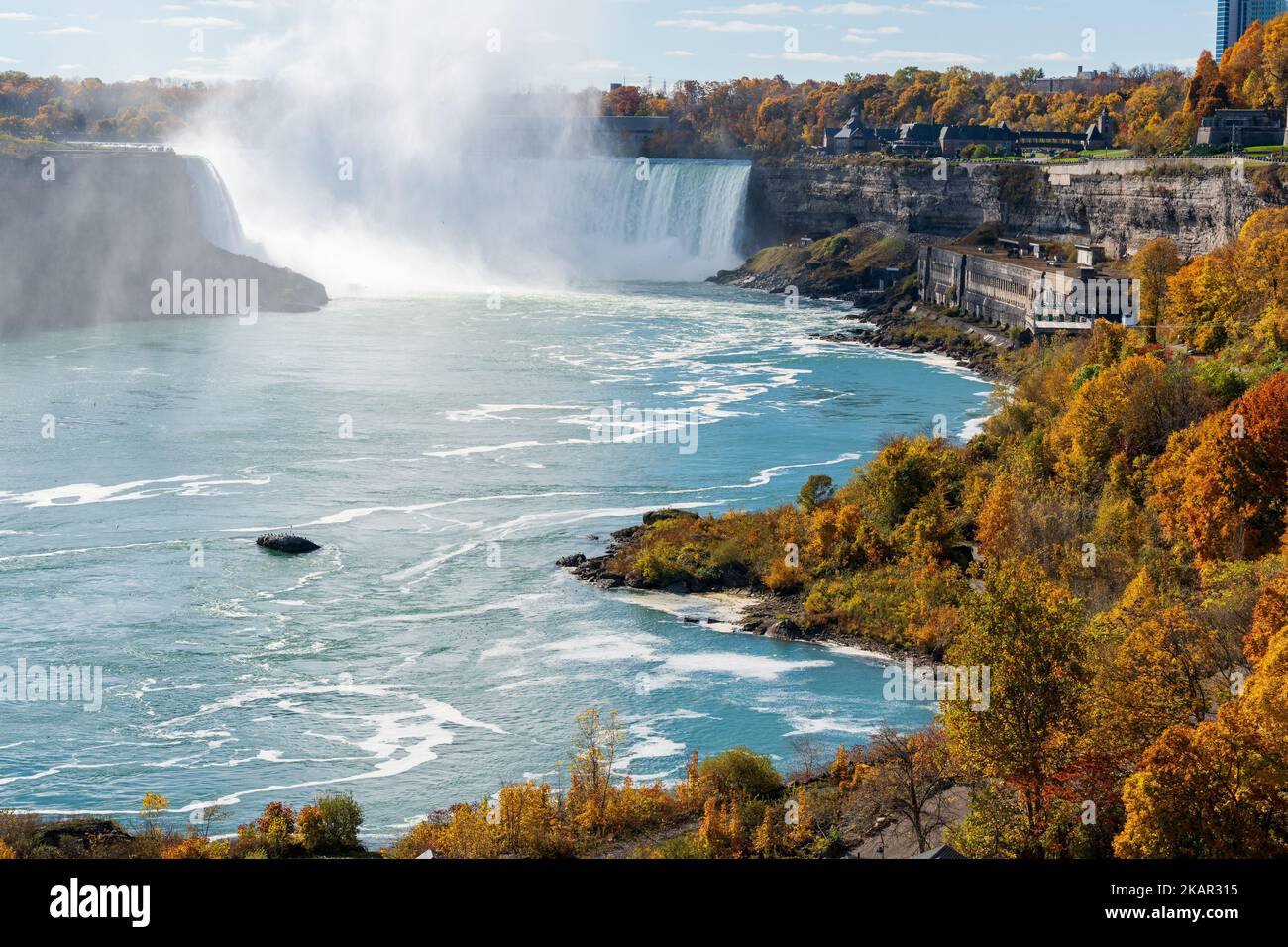 Overlooking the Niagara Falls Horseshoe Falls in a sunny day in autumn ...