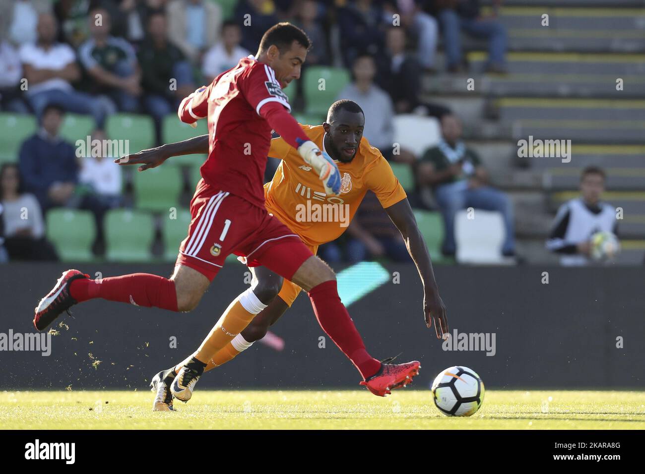 Rio Ave´s Brazilian goalkeeper Cassio (L) with Porto's Malian forward ...
