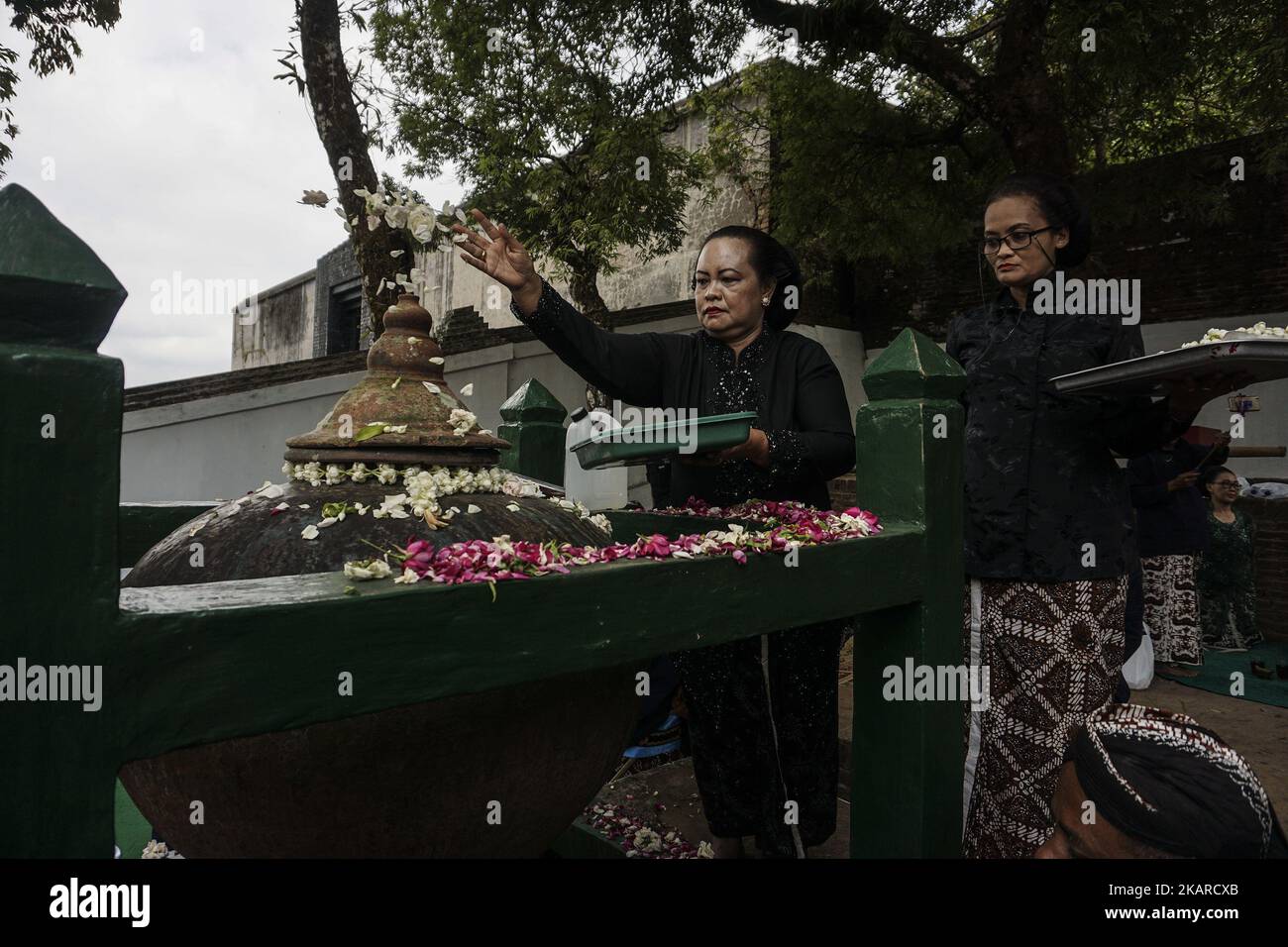 Javanese people follows the ritual of Nguras Enceh ceremony in the ...