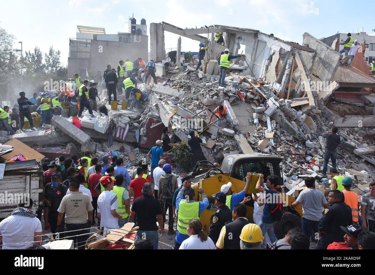 Rescuers are seen during the helping people after 7.1 earthquake ...