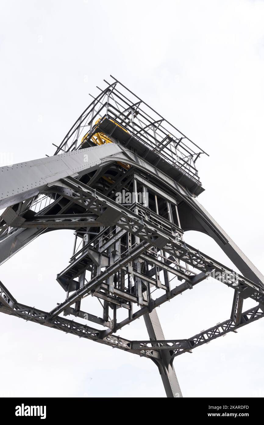 Steel structure of the mining shaft in Świętochłowice Stock Photo - Alamy