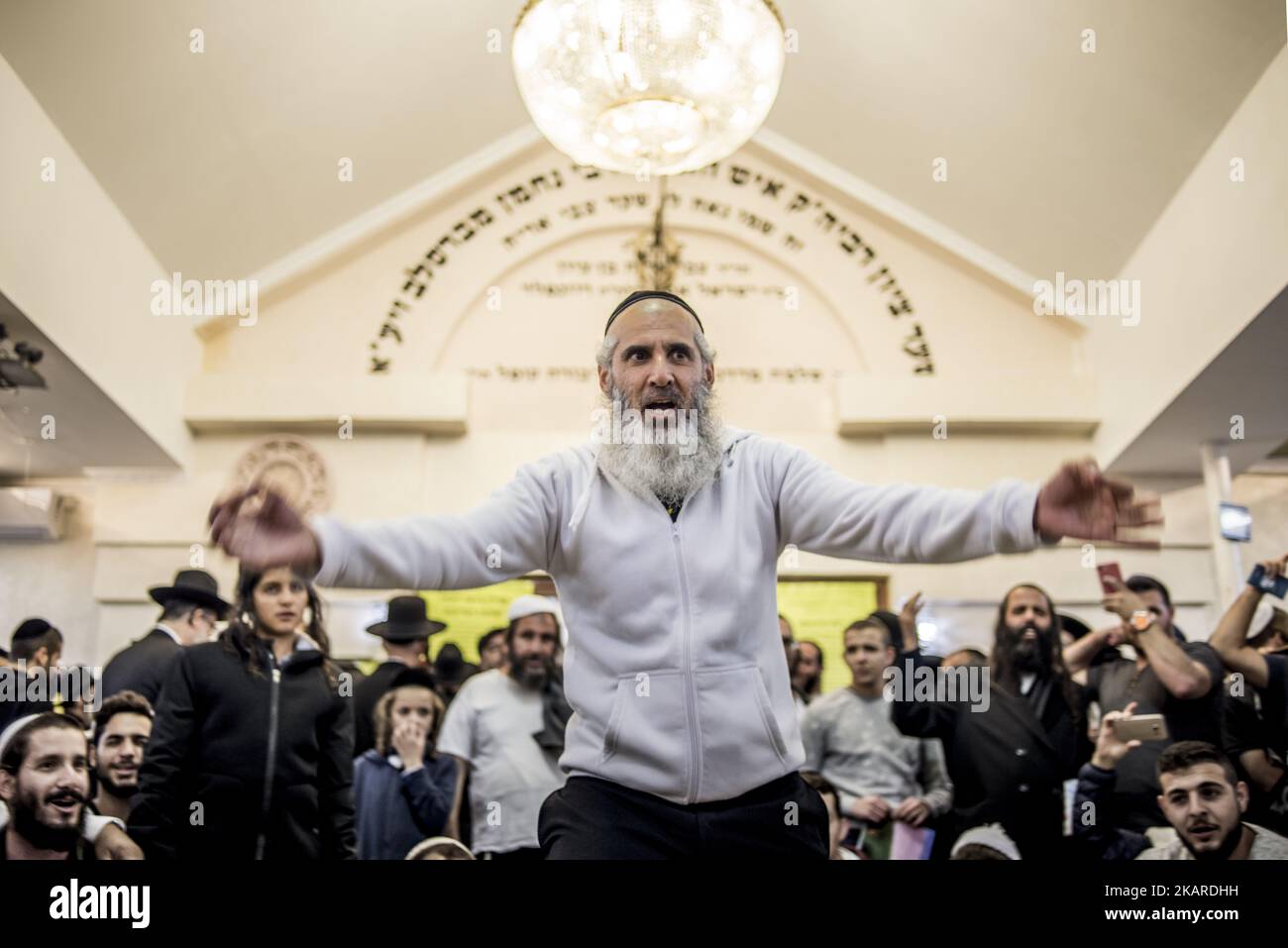 Jewish hasidic dance hi-res stock photography and images - Alamy