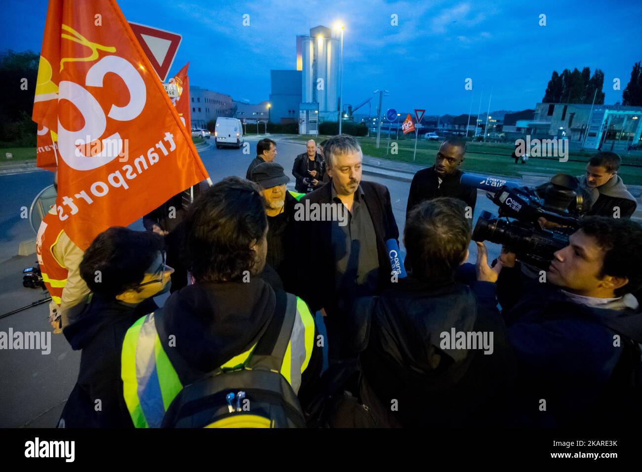 Lorry drivers on strike hi-res stock photography and images - Alamy