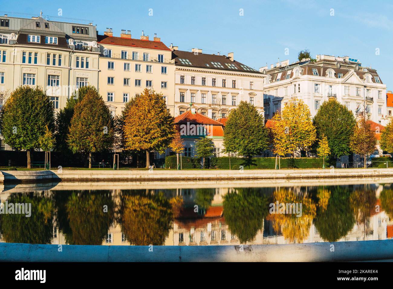 Sunny day vienna hi-res stock photography and images - Alamy