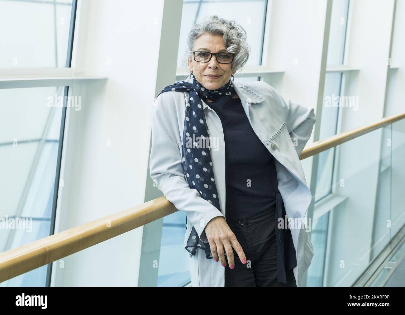 The actress Kiti Manver poses for the photographers in the theaters of ...