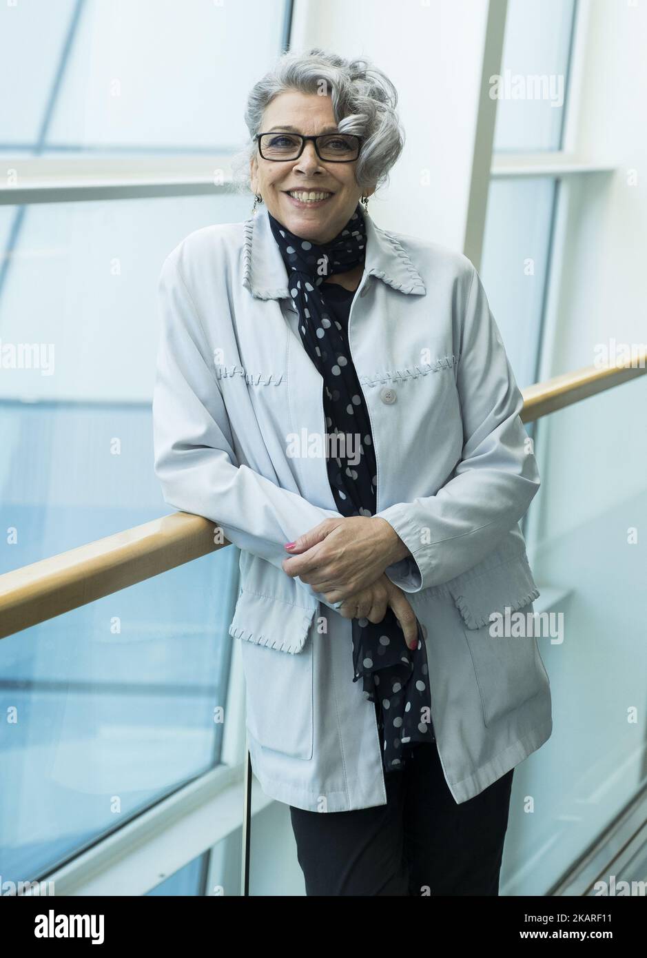 The actress Kiti Manver poses for the photographers in the theaters of ...