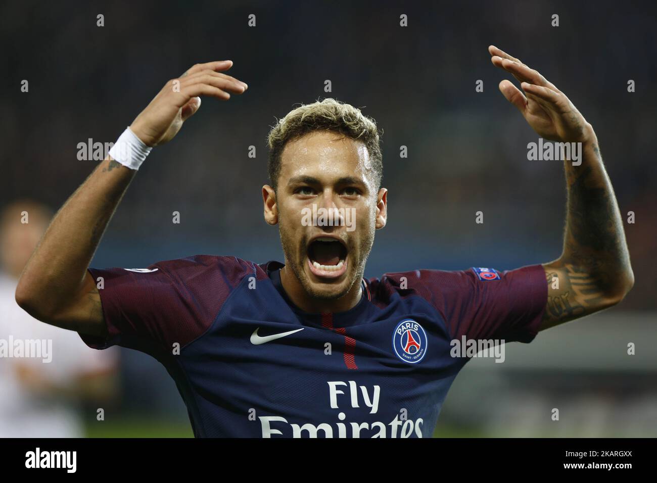 Champions league psg bayern neymar hi-res stock photography and images ...