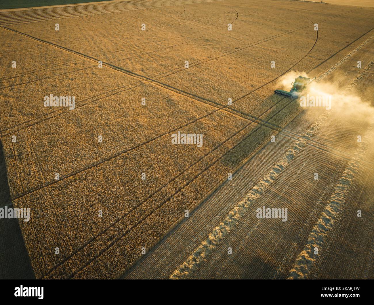 Cosechadora de tractor hi-res stock photography and images - Alamy