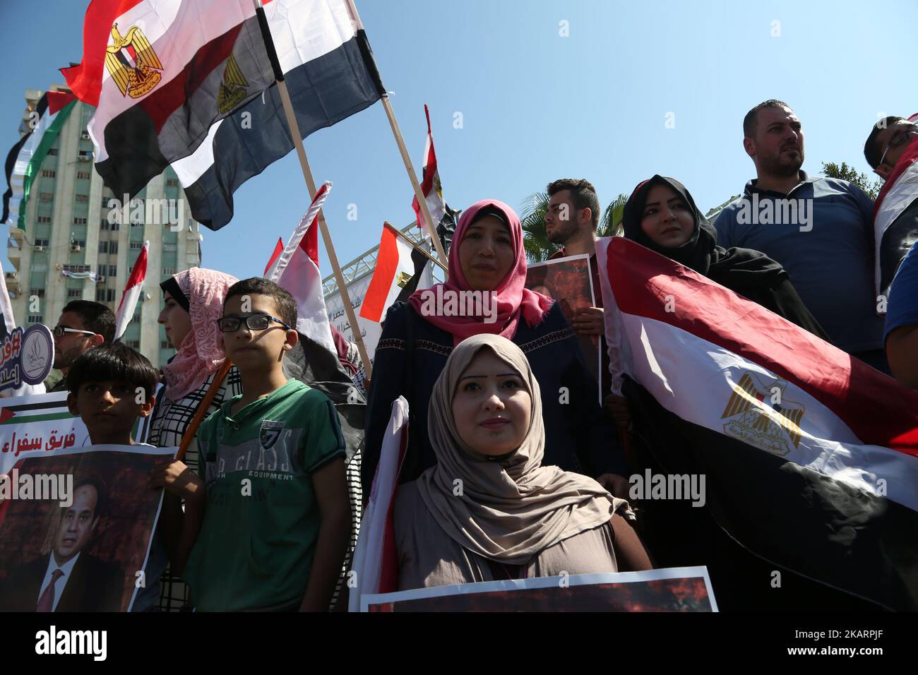 Residents hold pictures of Egyptian President Abdel-Fattah el-Sissi ...