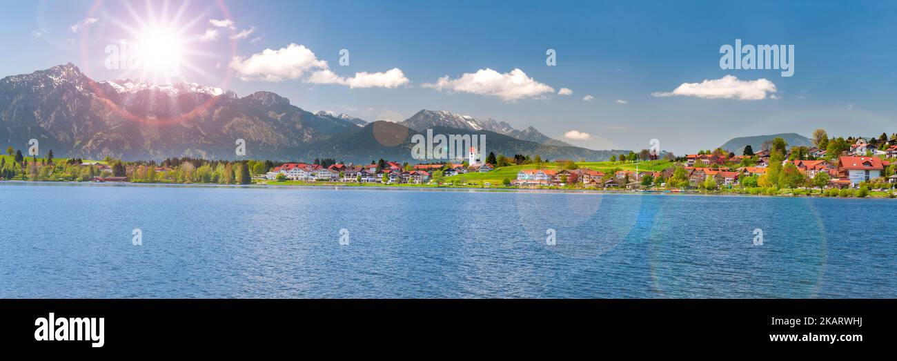 Panorama Landschaft im Allgäu mit See, Gebirge und Sonne Stock Photo ...