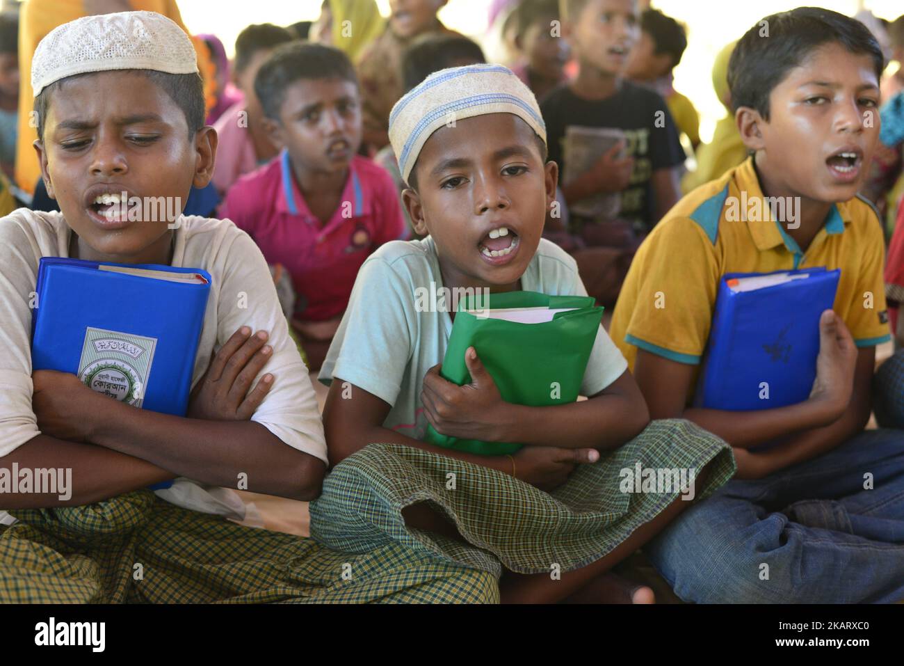 Refugee kids in bangladesh hi-res stock photography and images - Alamy