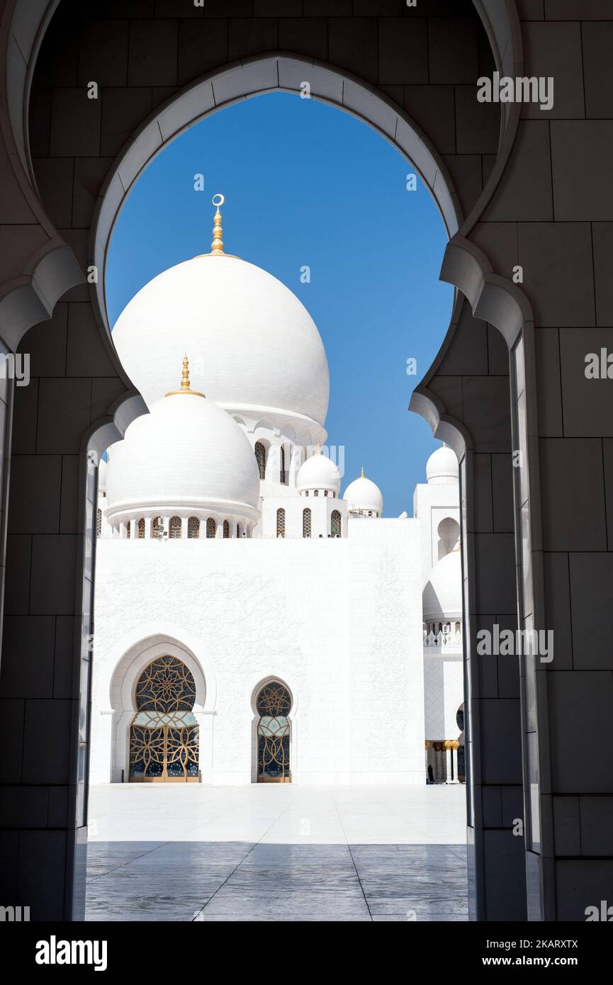 The white domes of Sheikh Zayed Grand Mosque, Abu Dhabi, vertical Stock ...
