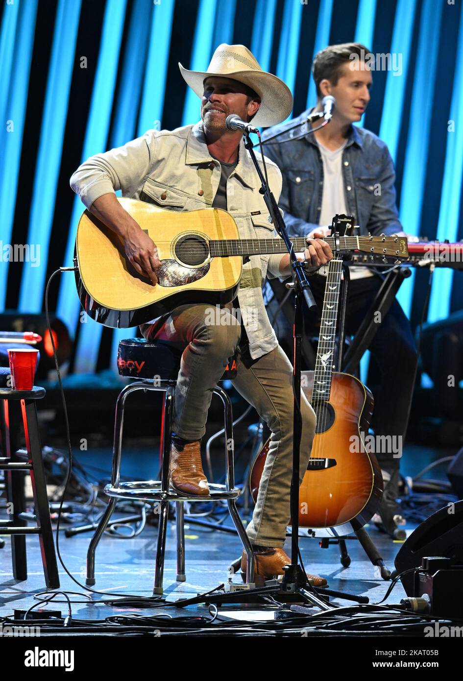 Hollywood FL, USA. 02nd Nov, 2022. Dustin Lynch performs during Audacy ...