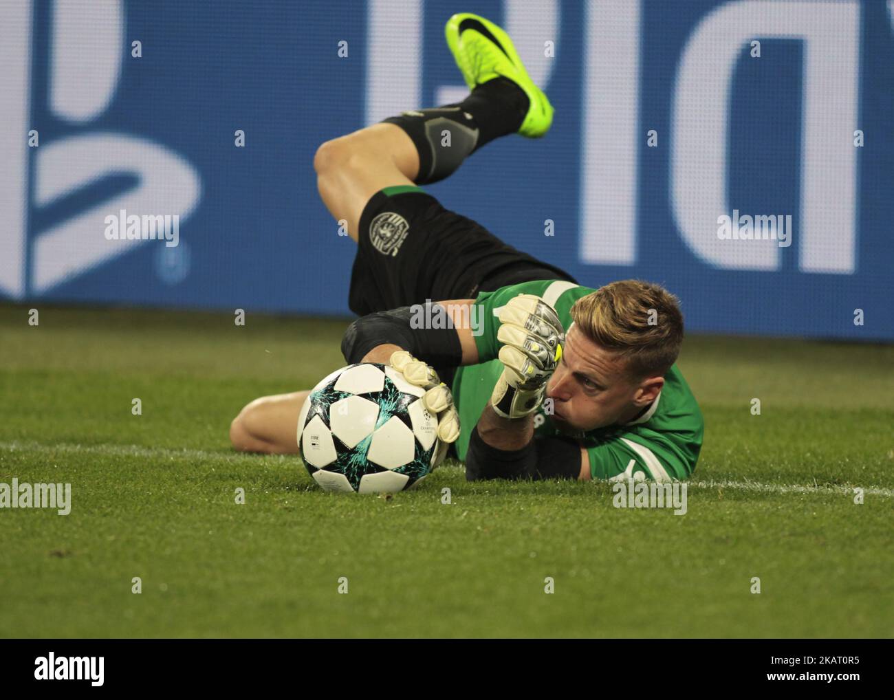 Romain Salin during Champions League match between Juventus and ...